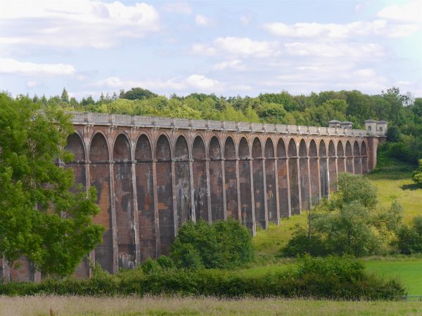 Underneath the arches - The Hiker